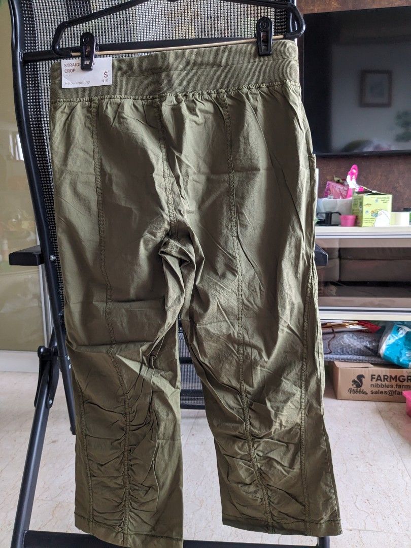 Three quarters Pants, Women's Fashion, Bottoms, Other Bottoms on Carousell
