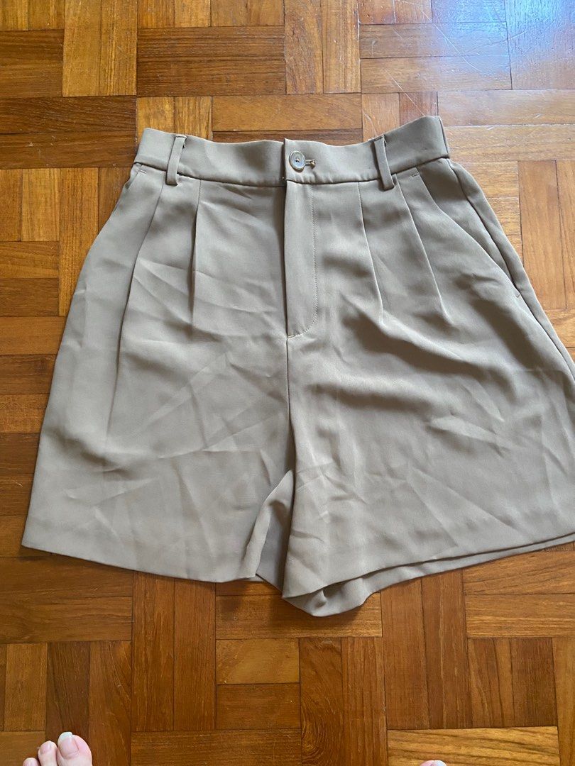 Uniqlo Beige Tailored Shorts, Women's Fashion, Bottoms, Shorts on Carousell