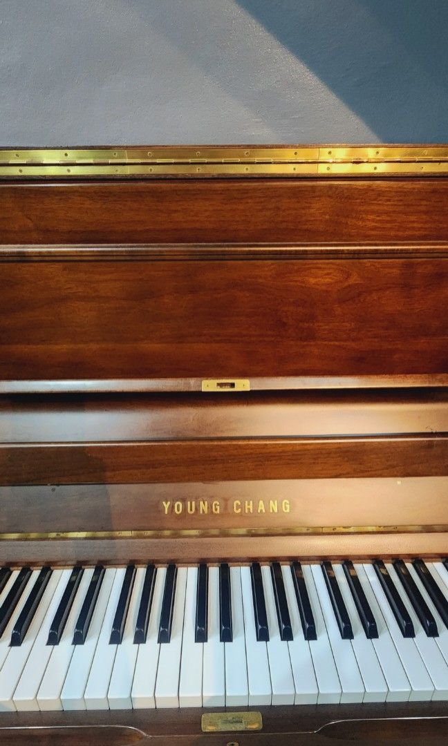 YOUNG CHANG U121 UPRIGHT PIANO on Carousell