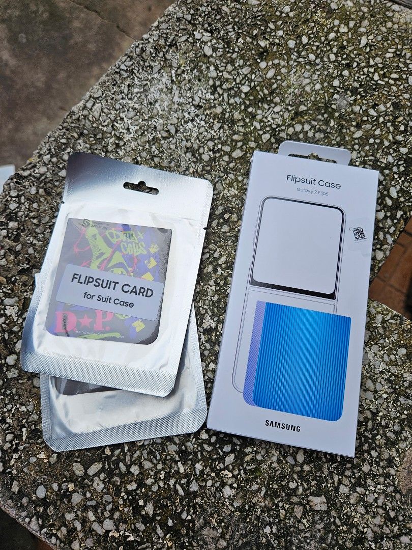 Z flip 5 flipsuit case with free flipsuit card, Mobile Phones & Gadgets ...