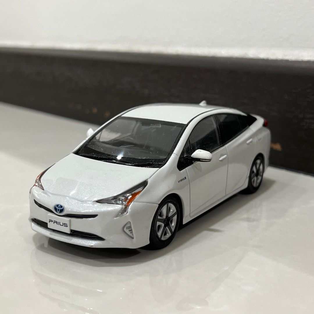 1:30 Toyota Prius (White), Hobbies & Toys, Toys & Games on Carousell