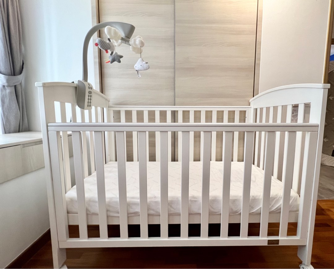 Babyhood Classic Curve Cot 4 in 1 (FREE Skip Hop Moonlight & Melodies ...