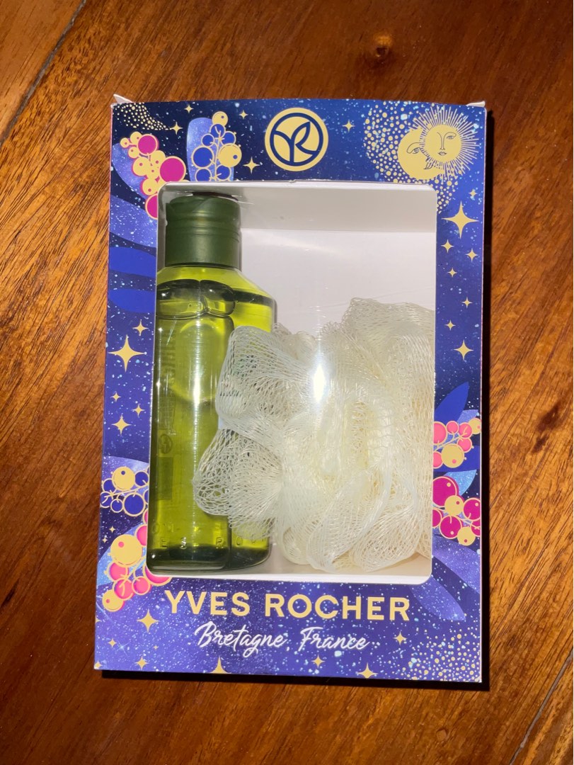 (BRAND NEW & NEVER USED) yves rocher shower gel and loofa gift set on ...