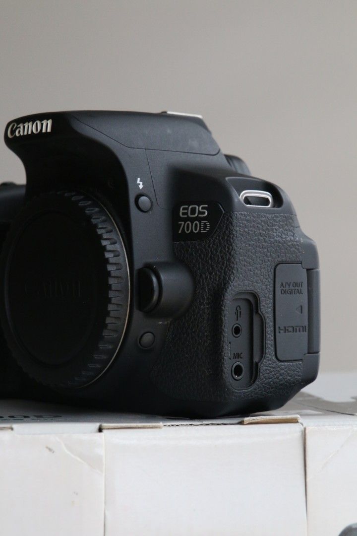 Canon EOS 700D (body) w box, Photography, Cameras on Carousell
