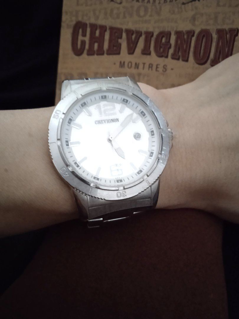CHEVIGNON Quartz Stainless Steel Watch, 名牌, 手錶 - Carousell