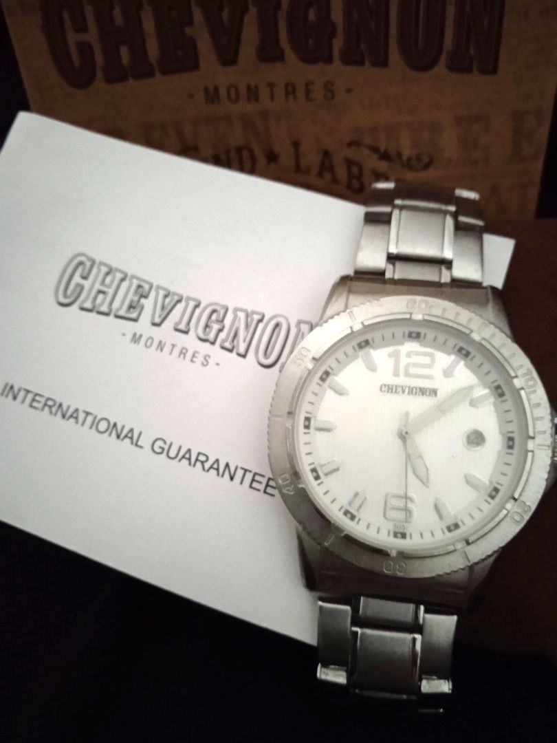 CHEVIGNON Quartz Stainless Steel Watch, 名牌, 手錶 - Carousell