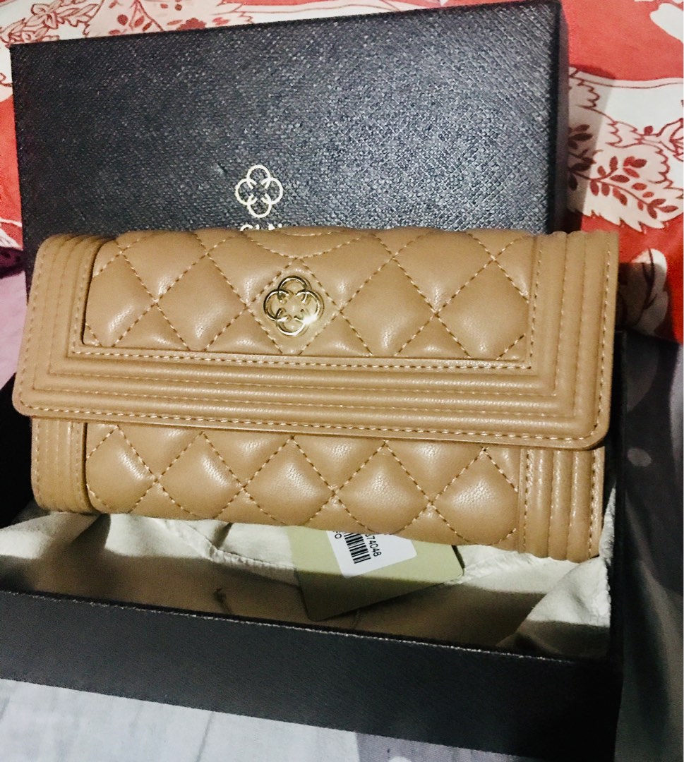 CLN LONG WALLET on Carousell