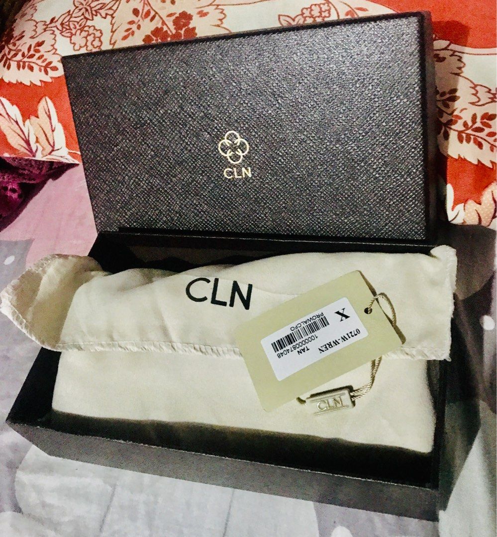 CLN LONG WALLET on Carousell