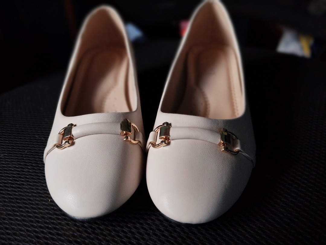 close shoes with heels, Women's Fashion, Footwear, Heels on Carousell