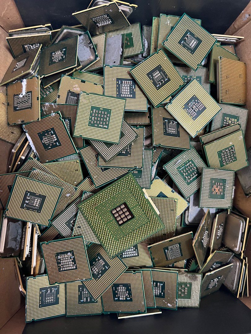 CPU Scraps 8.6KG (gold recyclable), Computers & Tech, Parts ...