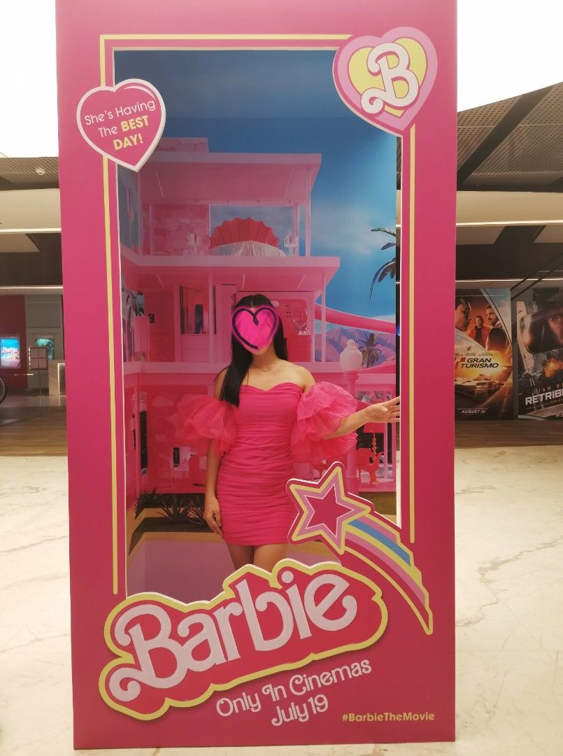 Cute fuchsia pink Barbie dress / ruffle sleeves/ body con/super puff ...