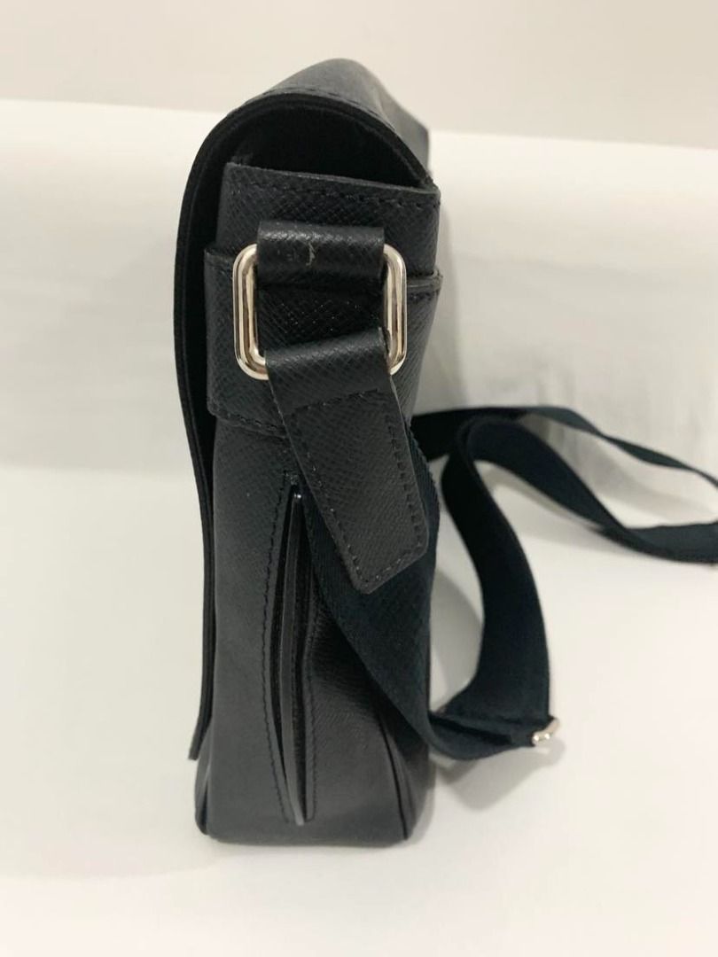 Decluttering Sale Authentic Louis Vuitton LV Taiga Black Leather Roman ...