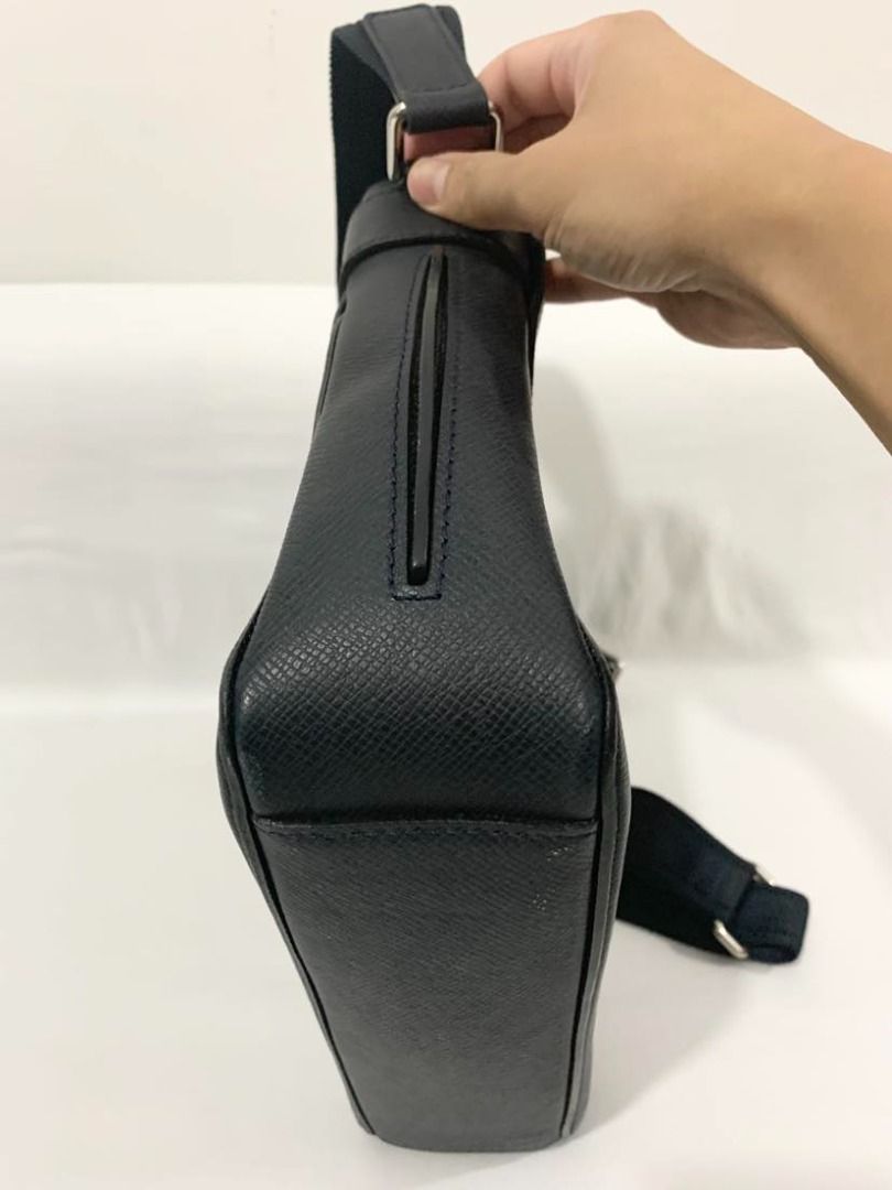 Decluttering Sale Authentic Louis Vuitton LV Taiga Black Leather Roman ...