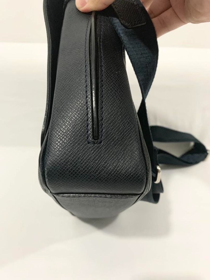 Decluttering Sale Authentic Louis Vuitton LV Taiga Black Leather Roman ...