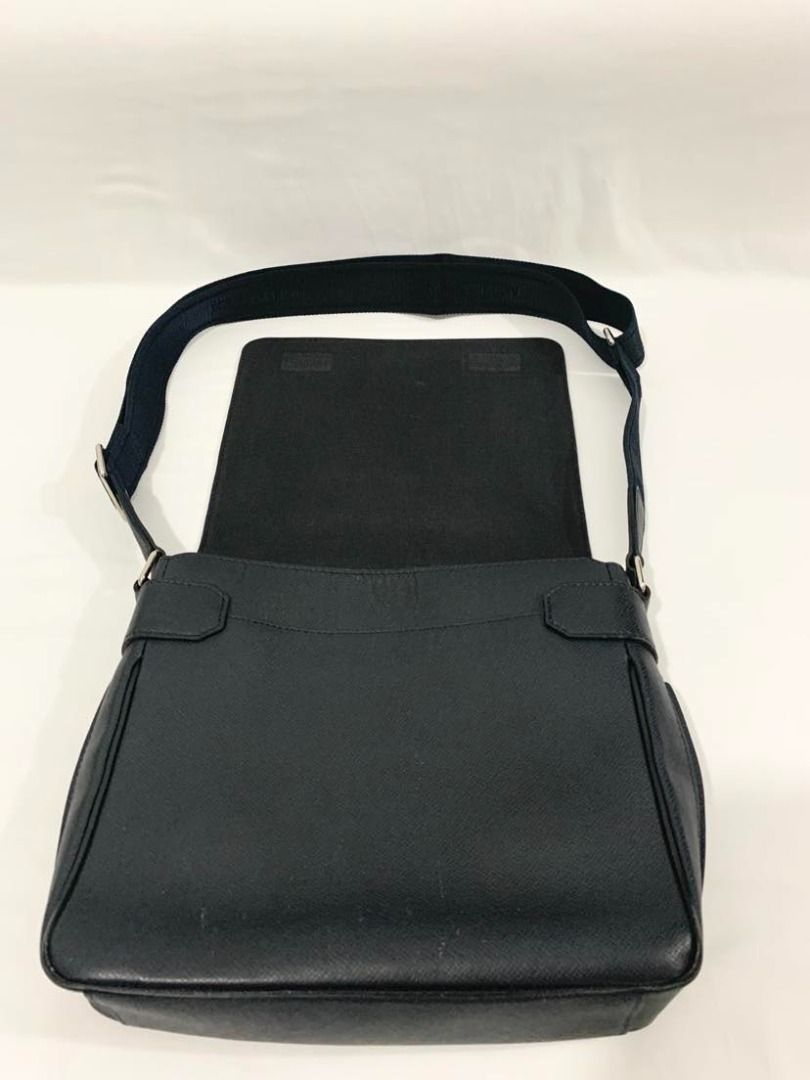 Decluttering Sale Authentic Louis Vuitton LV Taiga Black Leather Roman ...