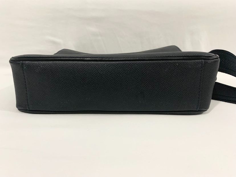 Decluttering Sale Authentic Louis Vuitton LV Taiga Black Leather Roman ...