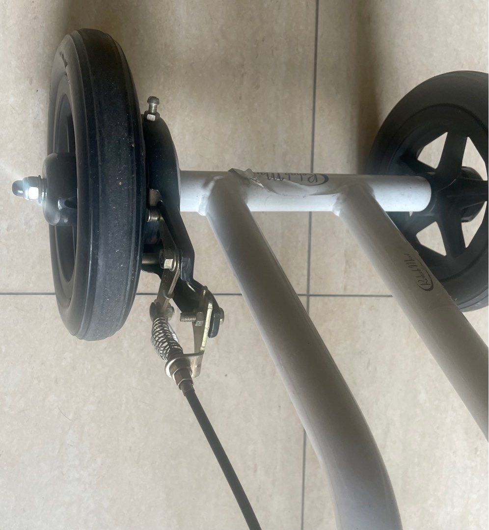 Knee scooter / ankle walker / one leg rehab, Health & Nutrition ...
