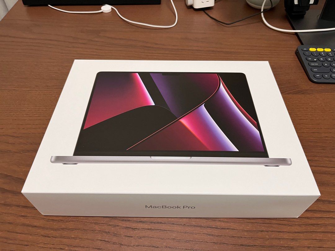MacBook Pro box / 14 inch / white, Computers & Tech, Laptops ...