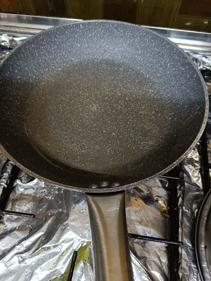 Masflex Frying pan, Stone forge pan on Carousell