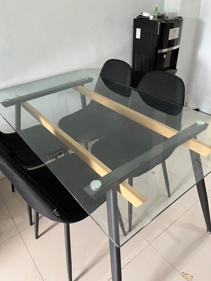 Meja Makan Informa, Perabotan Rumah di Carousell