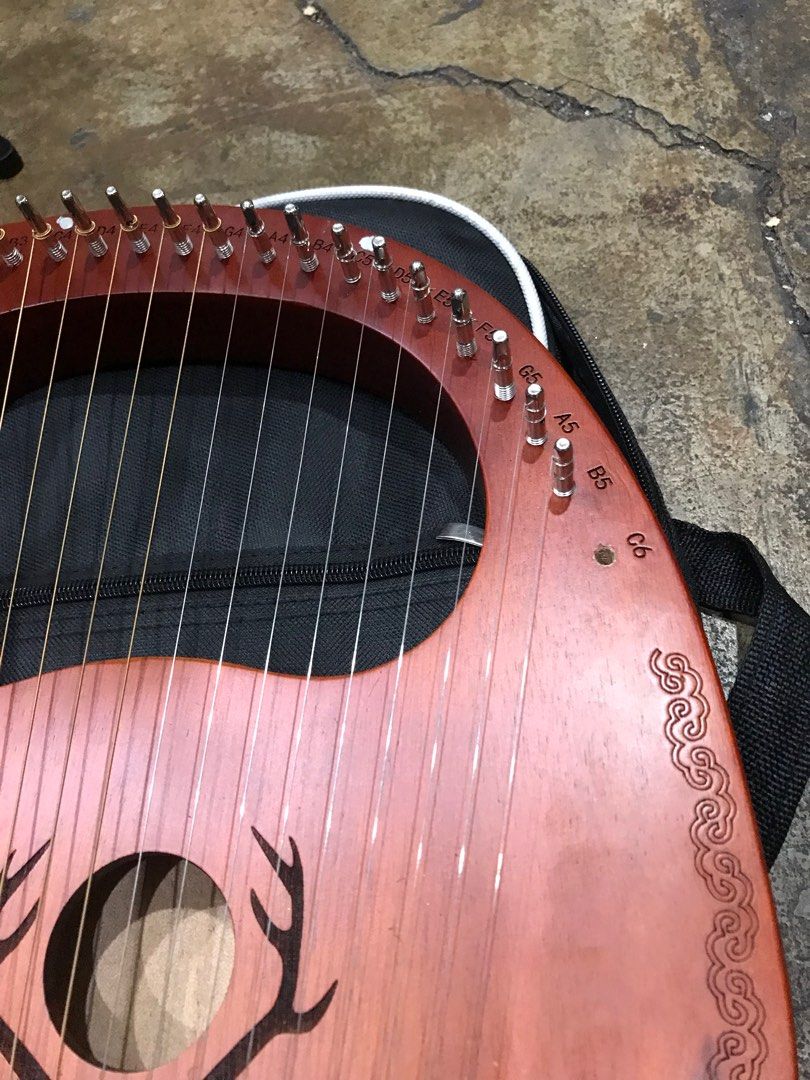 Mini harp, Hobbies & Toys, Music & Media, Musical Instruments on Carousell