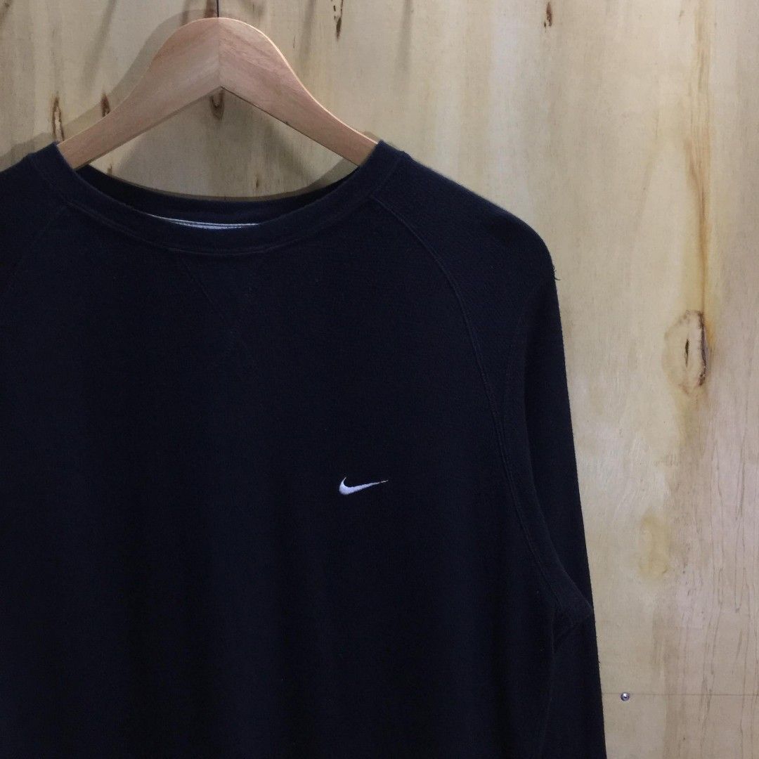 NIKE Side Swoosh on Carousell