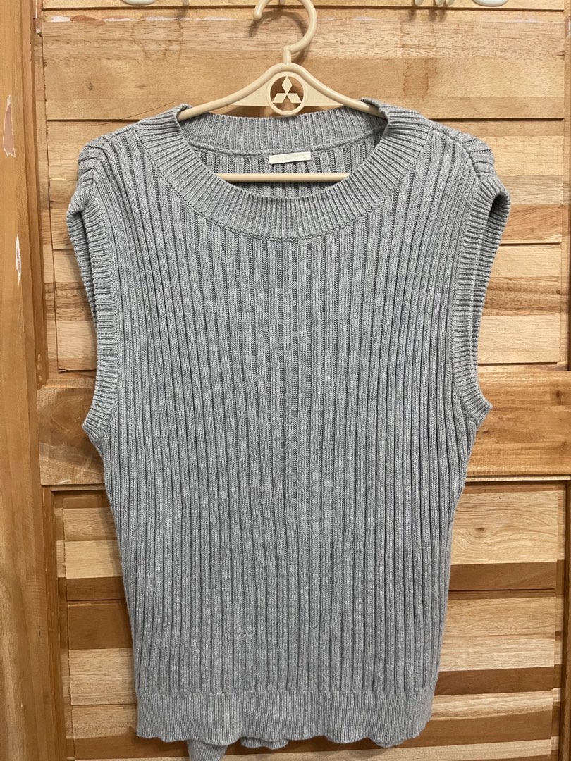 Original GU by Uniqlo Knitted top on Carousell