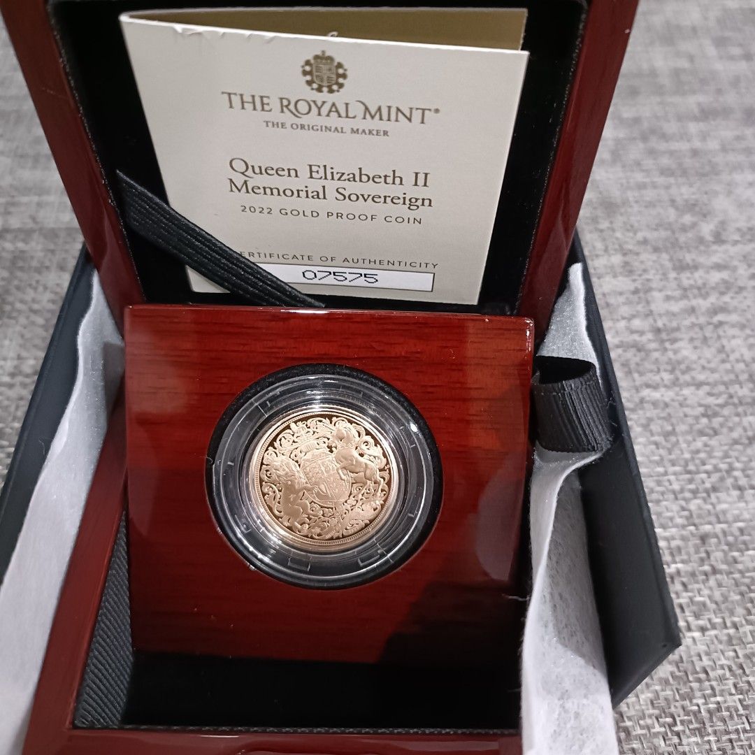 Queen Elizabeth II Memorial Sovereign 2022 Gold Proof Coin, Hobbies ...