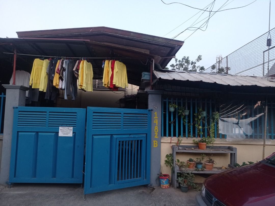 Room for rent Ilang Ilang street 1482 Castillo Park, Alabang Zapote ...