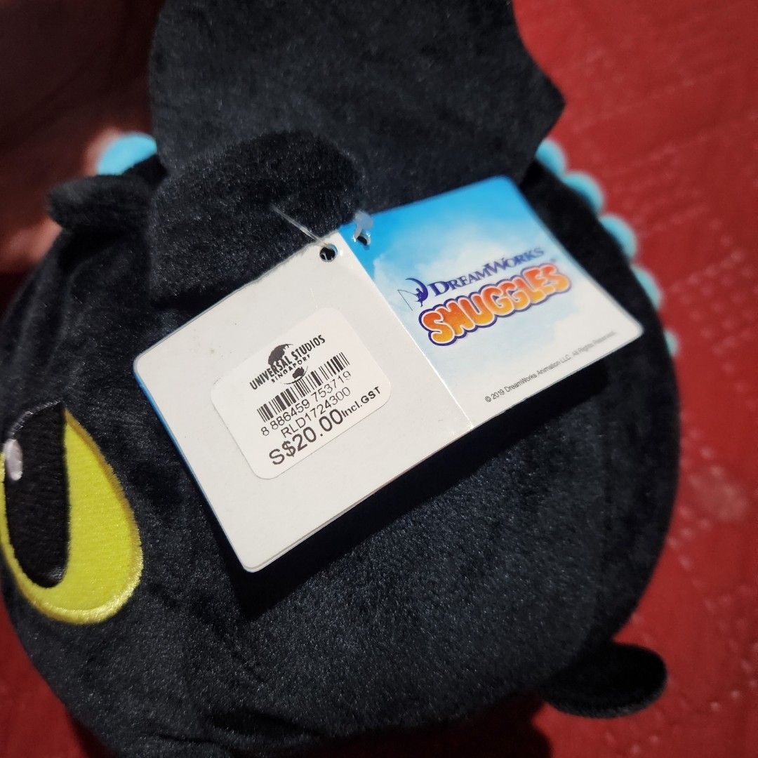 Toothless Snuggles stuffed toy (Universal Studios SG), Hobbies & Toys ...