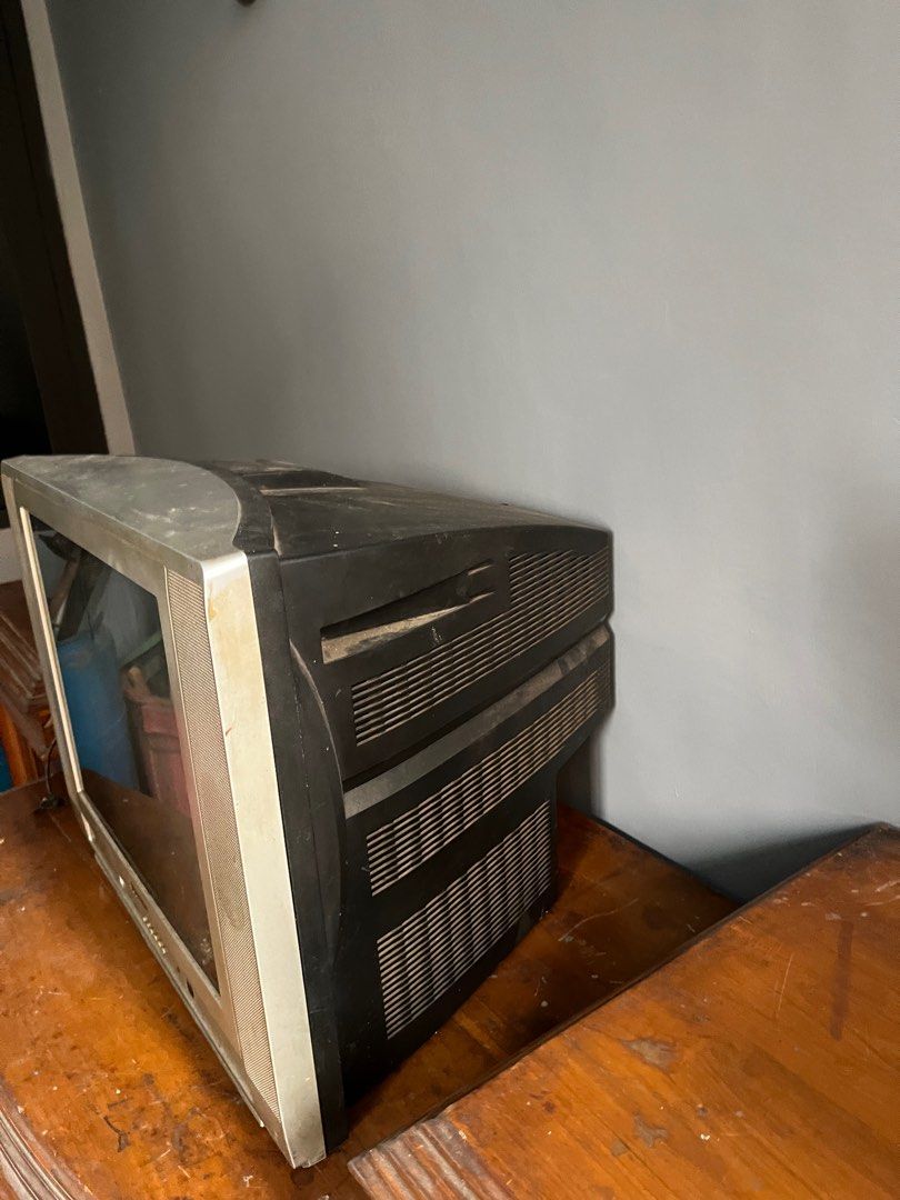Tv tabung toshiba, Elektronik, TV & Perlengkapan Hiburan di Carousell