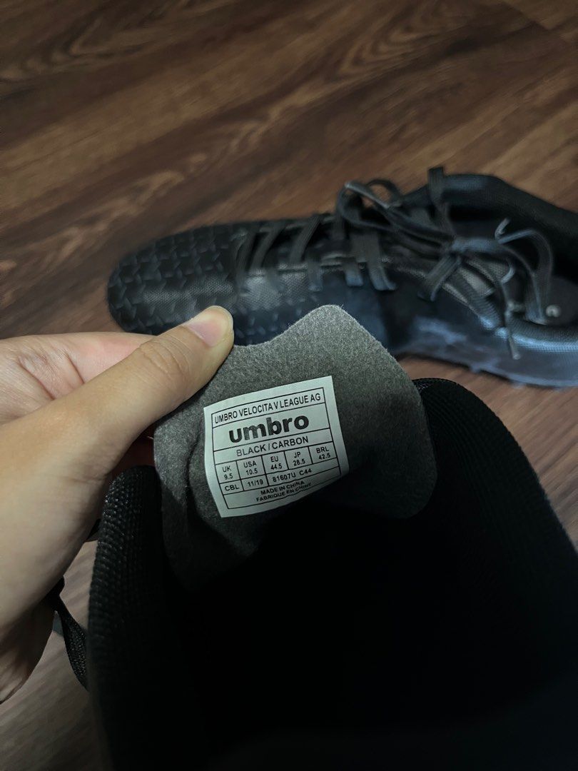 Umbro Soccer Shoes, Men's Fashion, Footwear, Sneakers on Carousell