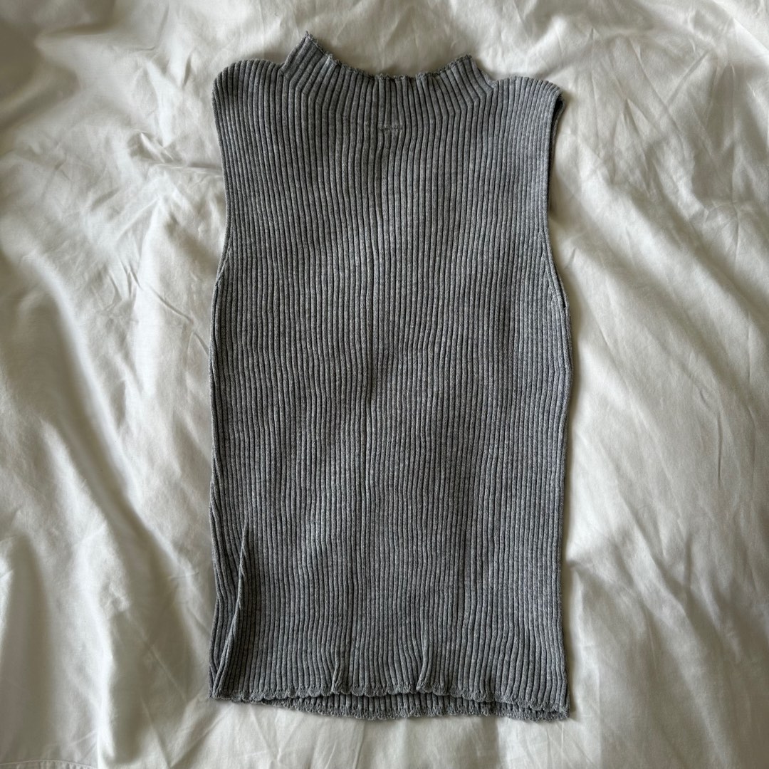 Uniqlo High Neck Grey Knit Top, Women's Fashion, Tops, Sleeveless on ...