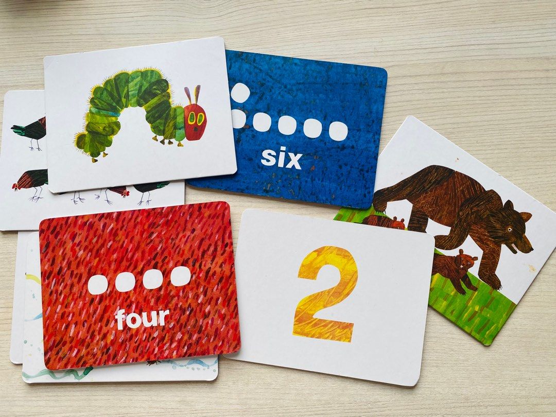 Very hungry caterpillar flash cards, 興趣及遊戲, 書本 & 文具, 教科書 - Carousell