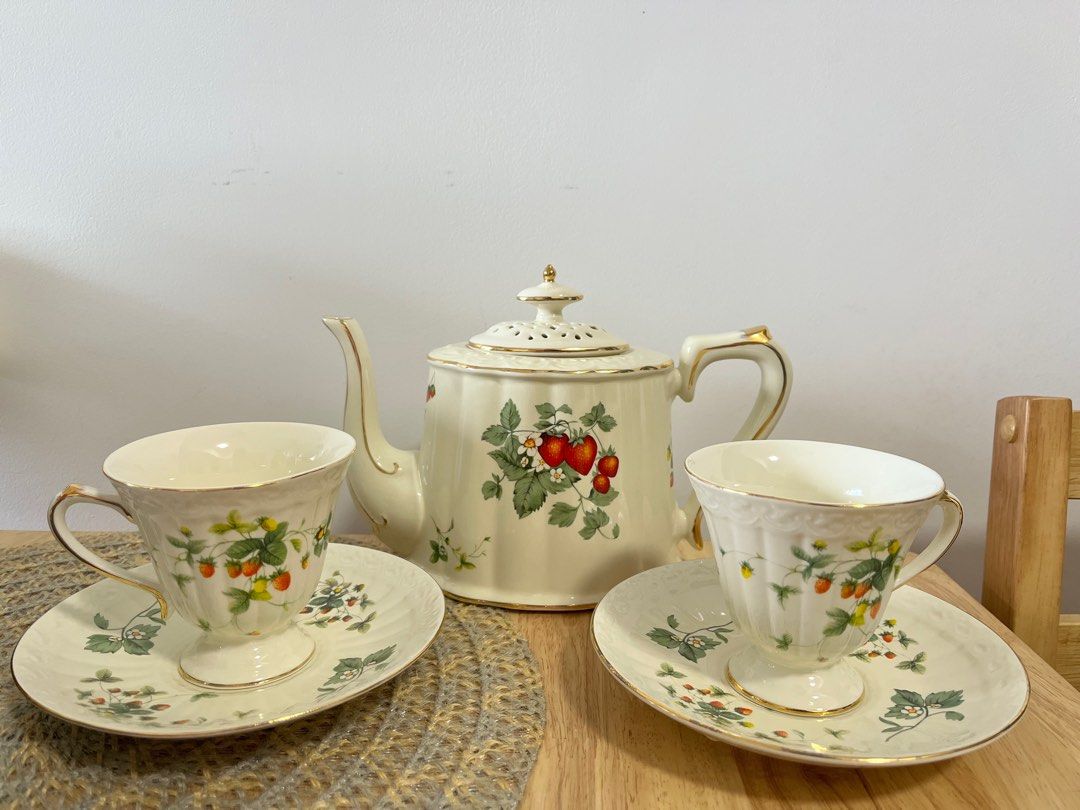Vintage Teapot set, Furniture & Home Living, Kitchenware & Tableware ...