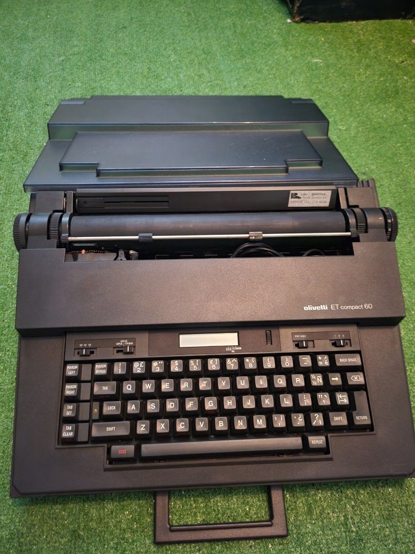 Vintage Typewriter - Olivetti ET Compact 60, Computers & Tech, Office ...