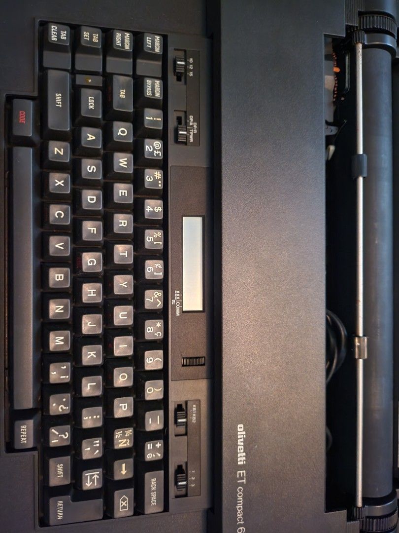 Vintage Typewriter - Olivetti ET Compact 60, Computers & Tech, Office ...