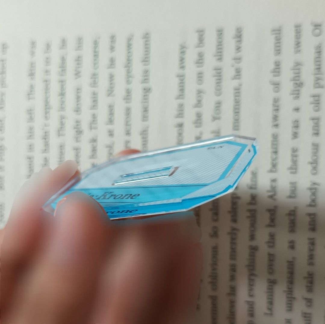 アクシア クローネ Axia Krone 出道 立牌 にじさんじ 2434 nijisanji 彩虹社, 興趣及遊戲, 收藏品及紀念品, 明星 ...