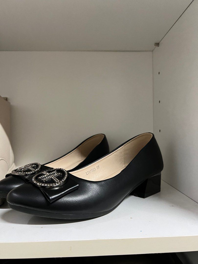 Alain Delon pumps Shoes, Women's Fashion, Footwear, Heels on Carousell
