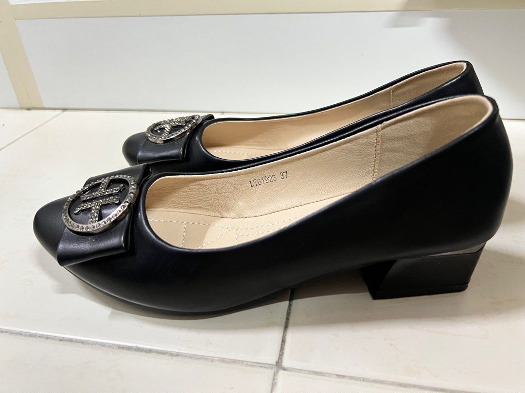 Alain Delon pumps Shoes, Women's Fashion, Footwear, Heels on Carousell