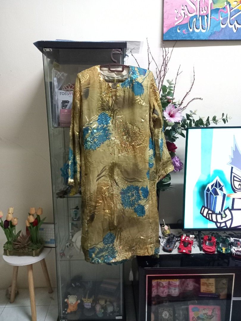 Baju kurung pesak, Women's Fashion, Muslimah Fashion, Baju Kurung ...