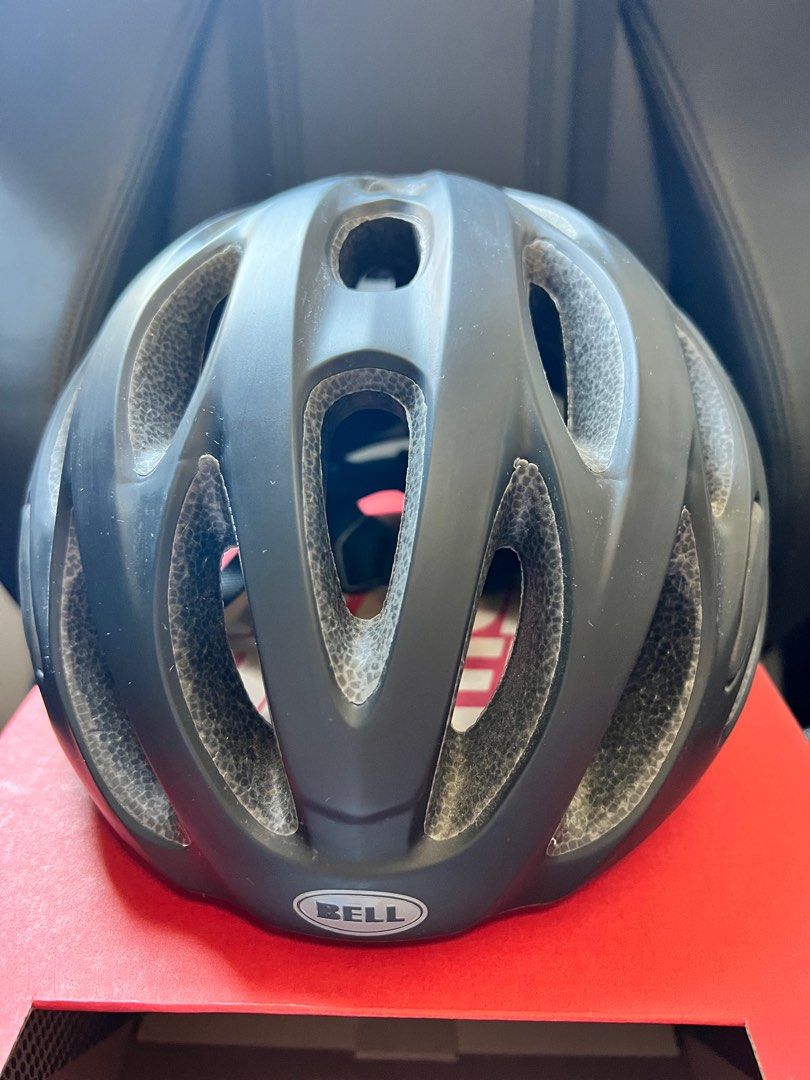 Bell Tracker R Bicycle helmet, Sports Equipment, Bicycles & Parts, Parts & Accessories on Carousell