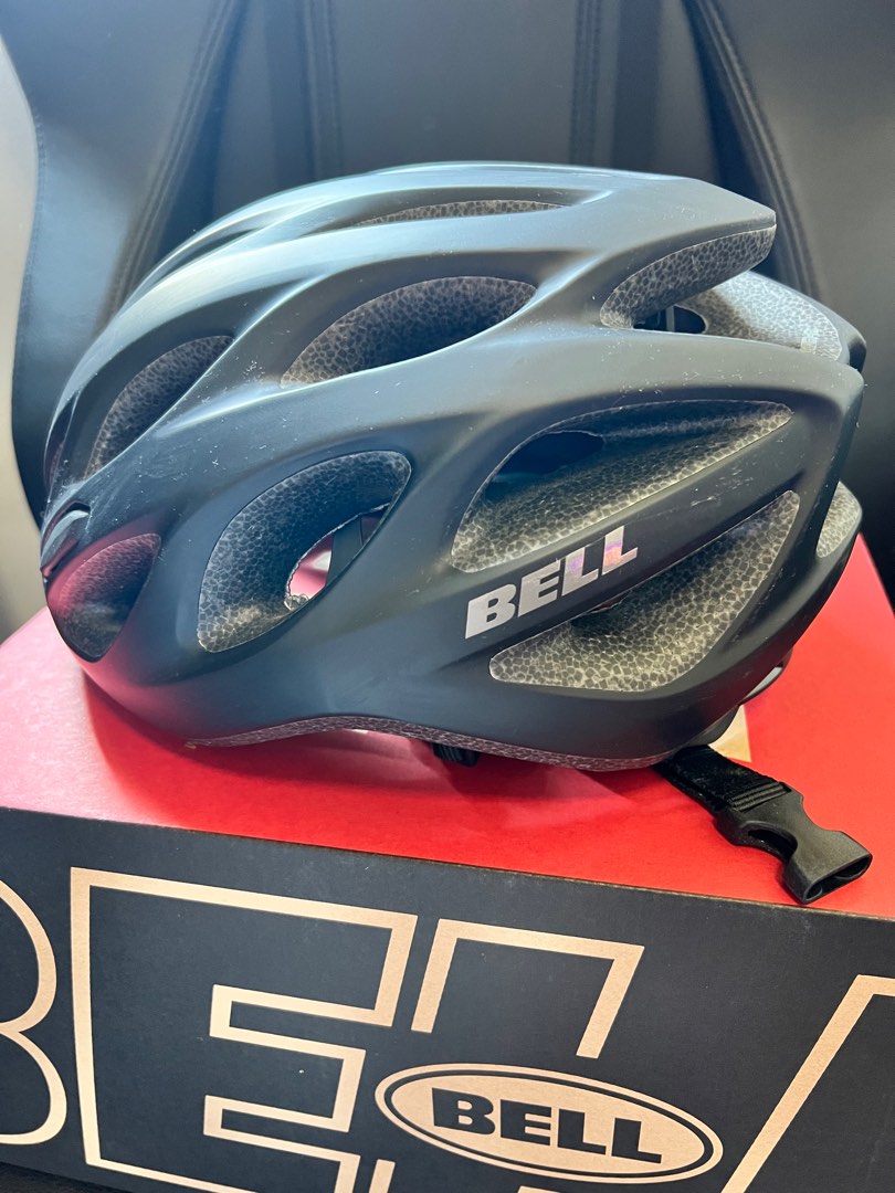 Bell Tracker R Bicycle helmet, Sports Equipment, Bicycles & Parts ...