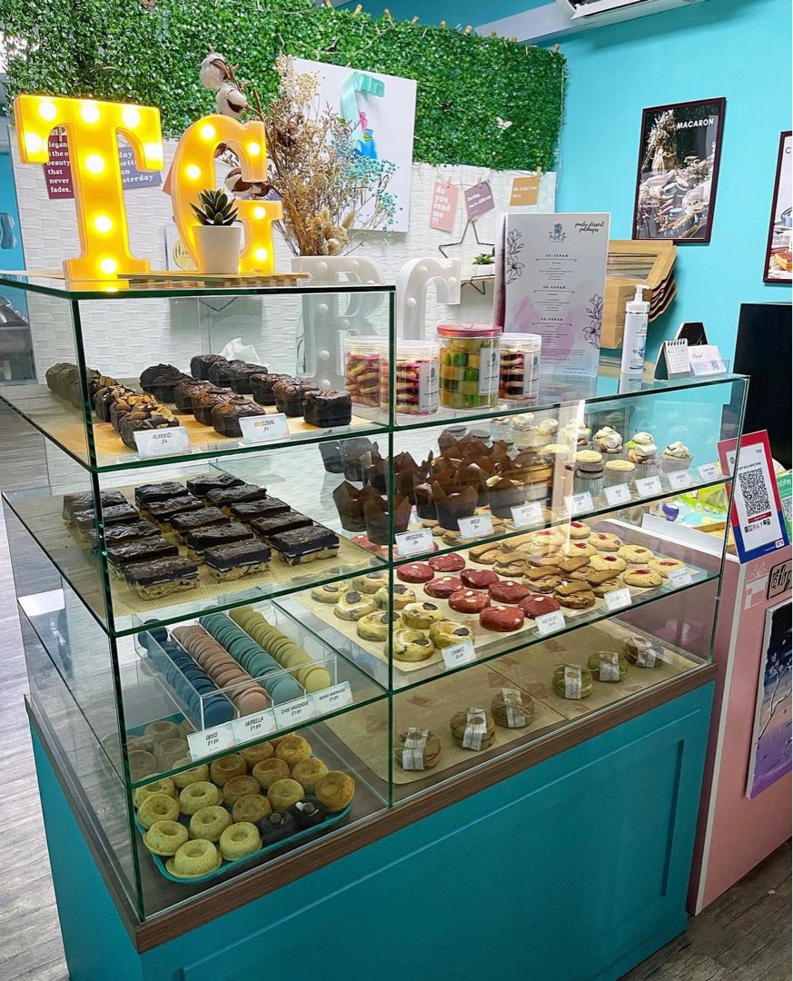 Dessert/Bakery Display Counter, Furniture & Home Living, Furniture ...