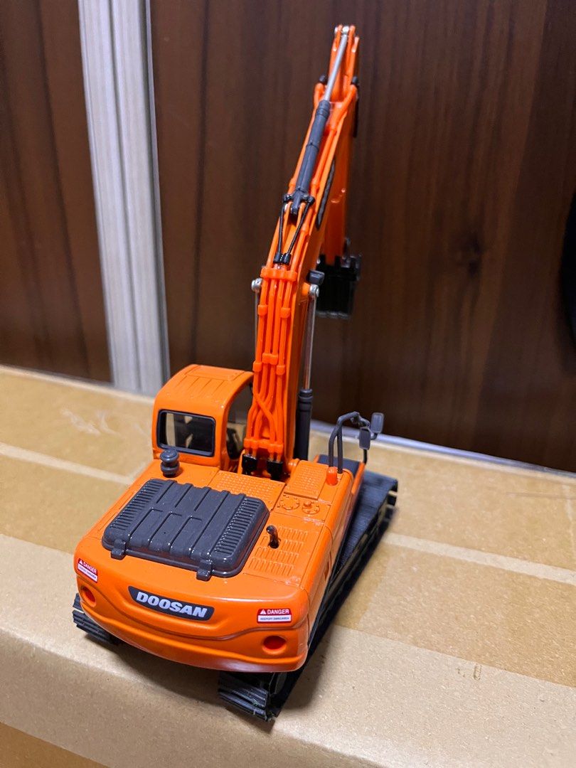 Doosan 1/40 scale DX225 LCA excavator model, Hobbies & Toys, Toys ...