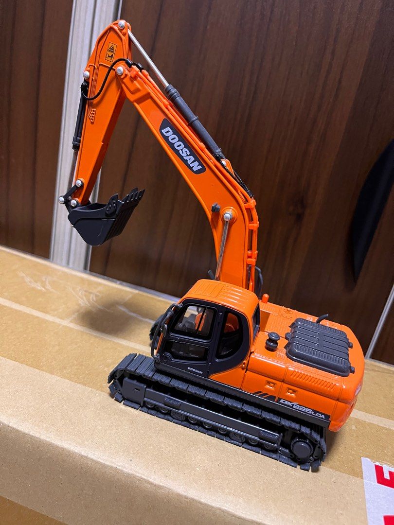 Doosan 1/40 scale DX225 LCA excavator model, Hobbies & Toys, Toys ...