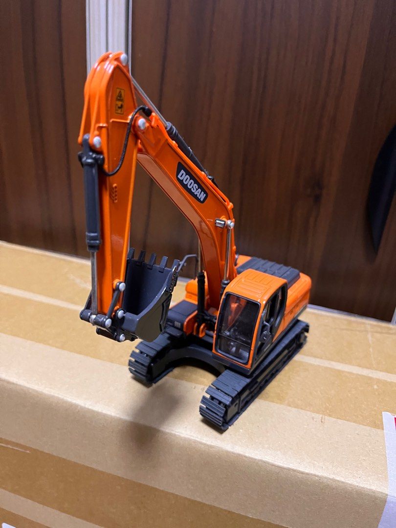 Doosan 1/40 scale DX225 LCA excavator model, Hobbies & Toys, Toys ...