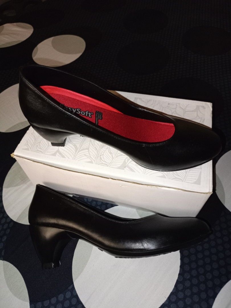 Easy soft laura, Women's Fashion, Footwear, Heels on Carousell