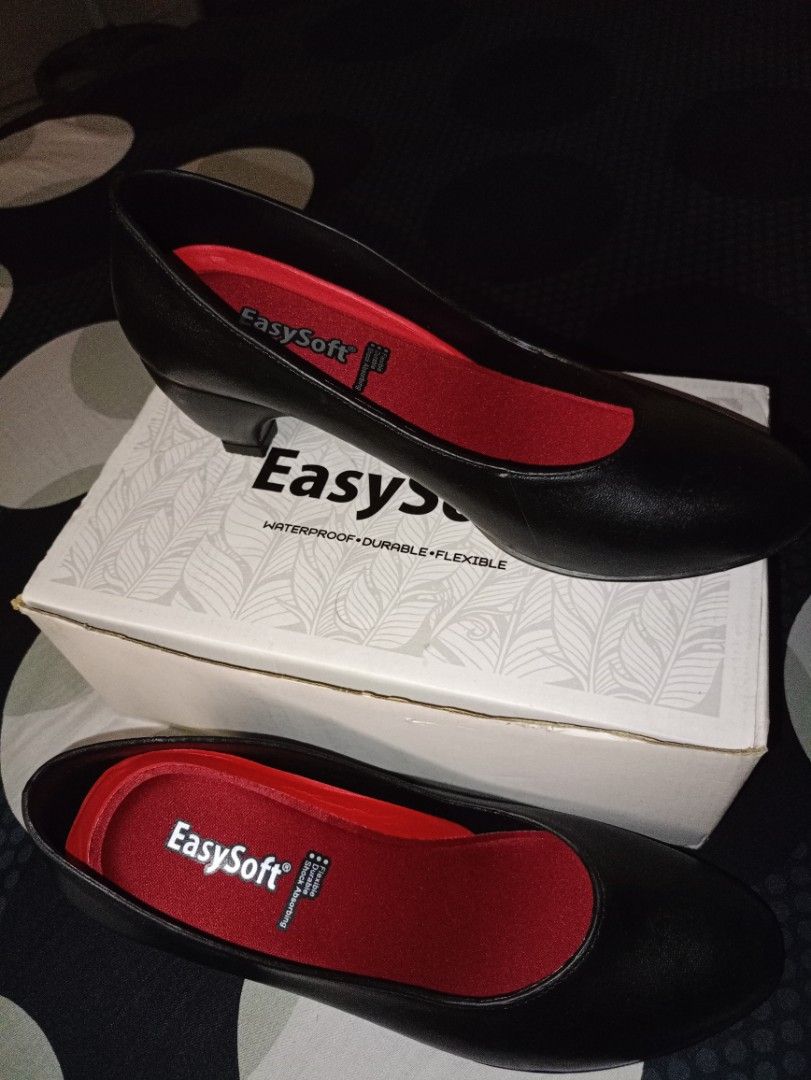 Easy soft laura, Women's Fashion, Footwear, Heels on Carousell