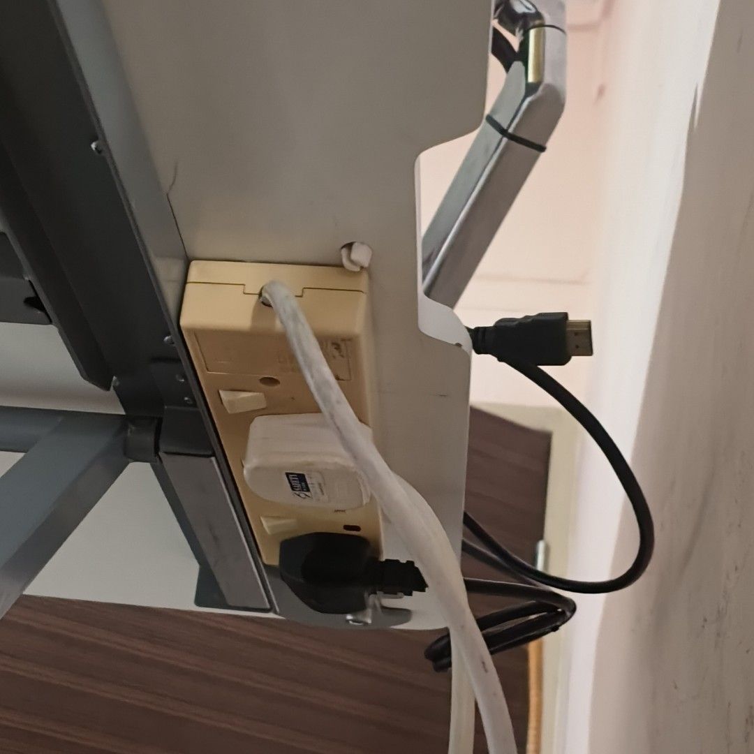 Ergonomic Work Desk Riser - TakeAseat.sg / HumanScale / HP, Furniture ...